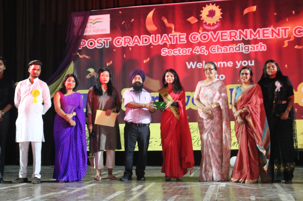 Diksha And Ritik Jain Crowned As Miss Farewell And Mr Farewell At PGGC Diksha And Ritik Jain Crowned As Miss Farewell And Mr Farewell At PGGC